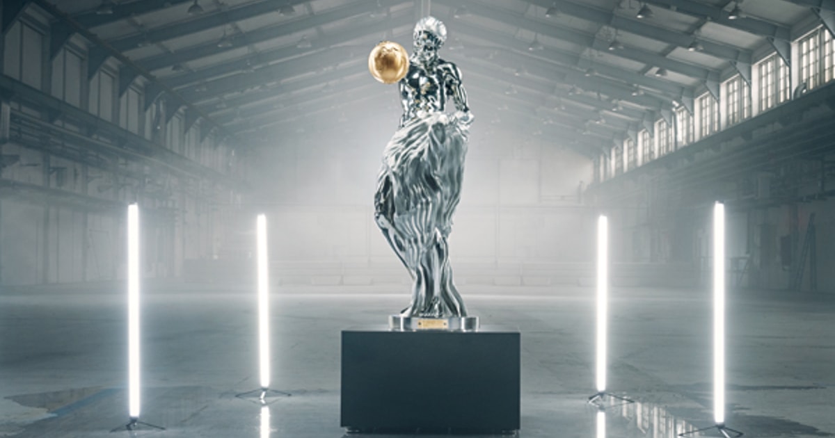 The impossible statue